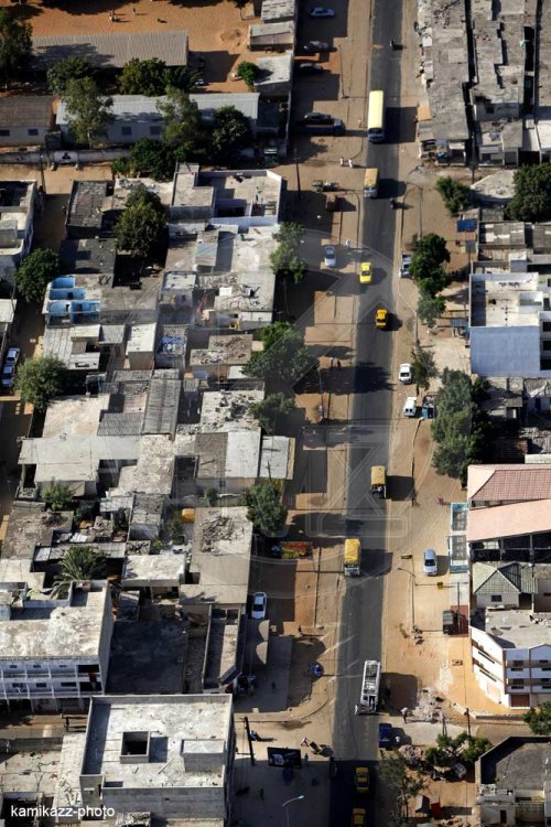 Vue aérienne d’une rue de Dakar - Kamikazz • Photographies
